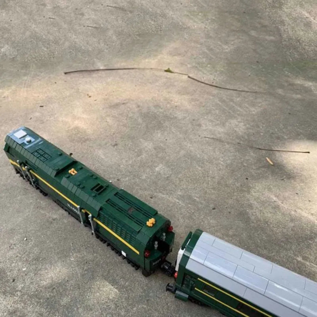 moc motorized rc app nj2 locomotive diesel train bricks toy - moc ...
