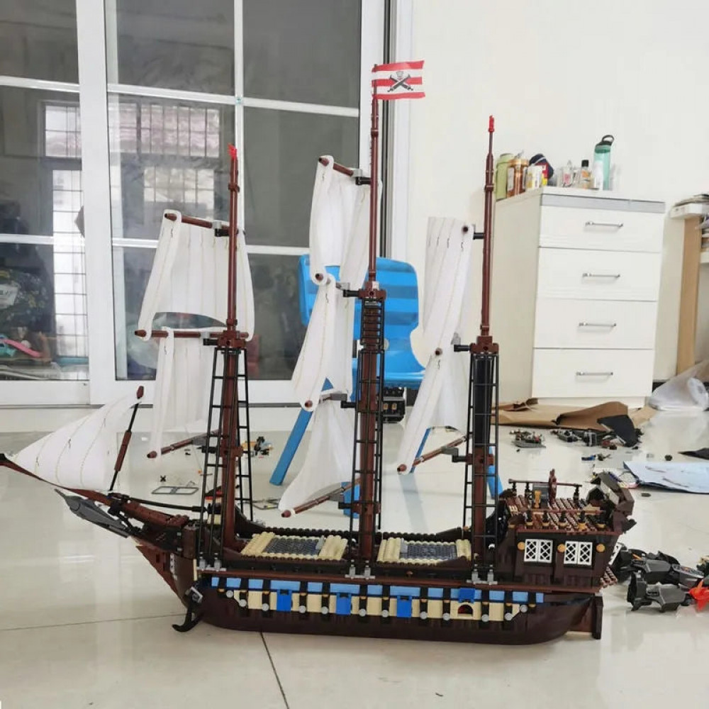 movie expert moc imperial flagship pirate ship bricks toys - movie ...